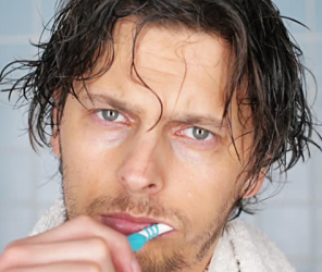 3 common toothbrushing mistakes that can damage your teeth and gums